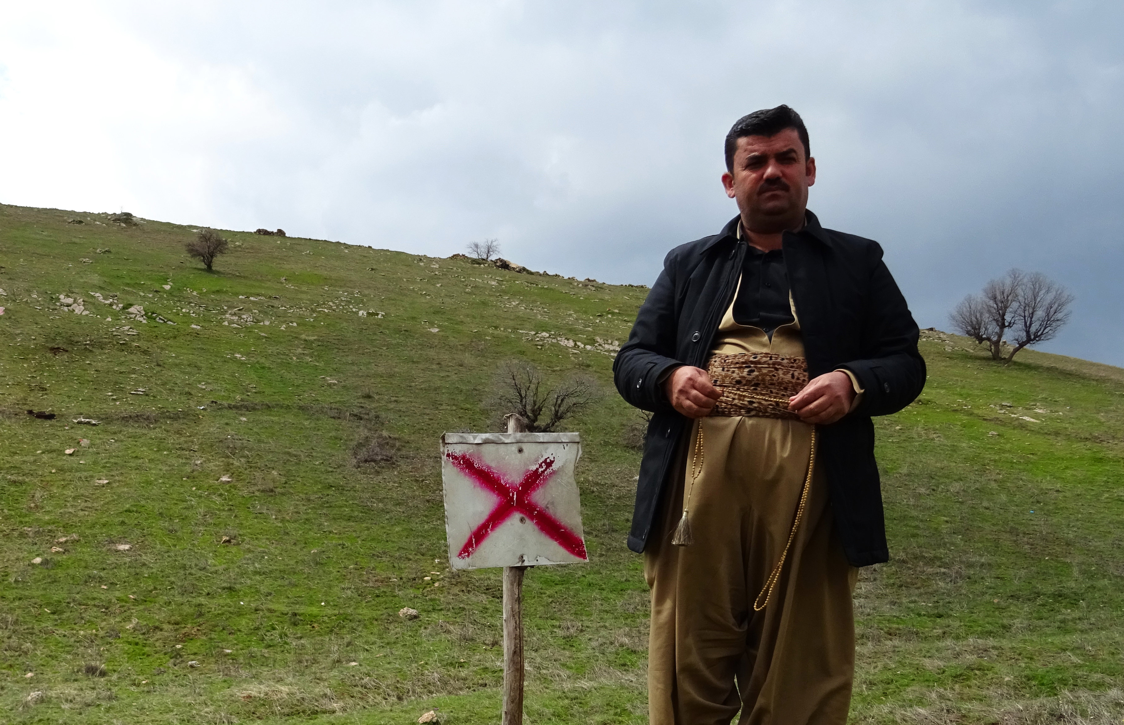 Trapped in the middle of a minefield in Iraq | MAG